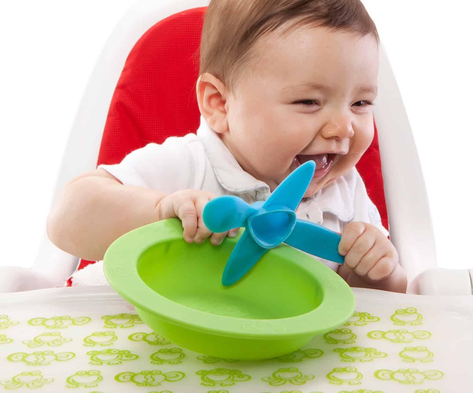 Oogaa Plane Spoons available in green and blue.